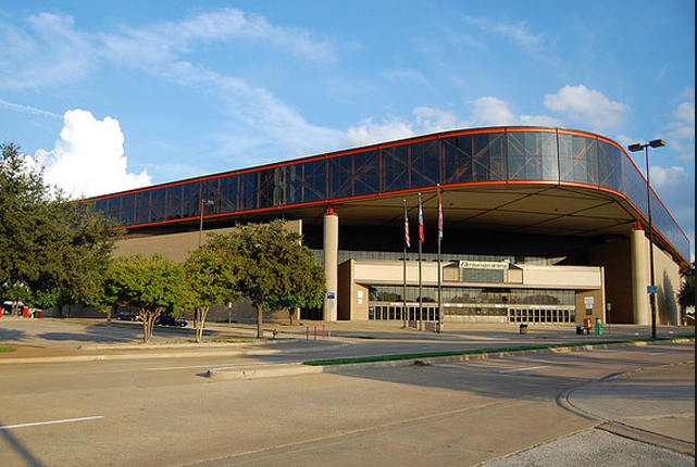 10 Signs You Grew Up in DFW | KPLX-FM